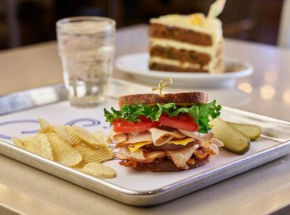 The Food Hall Fast Casual Restaurant | Turning Stone Resort